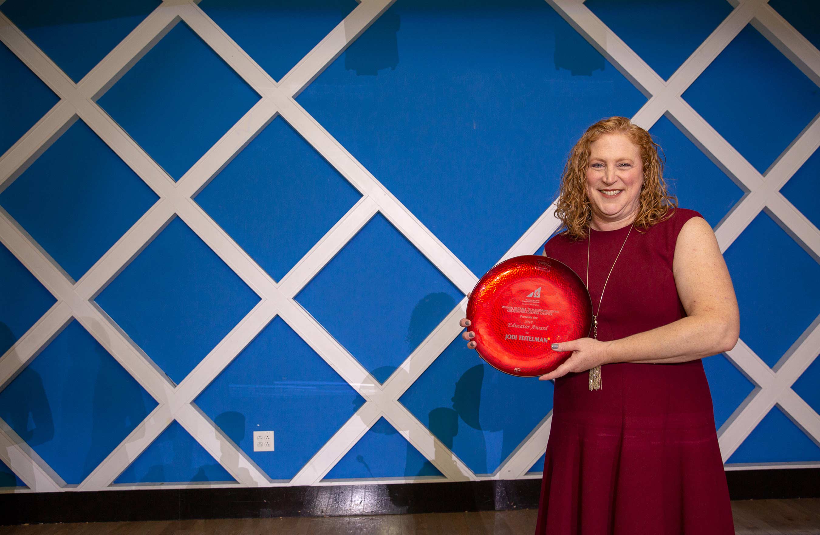 Jodi Teitelman Accepts WICT’s Philly Gives Back Educator Award - QVC Group
